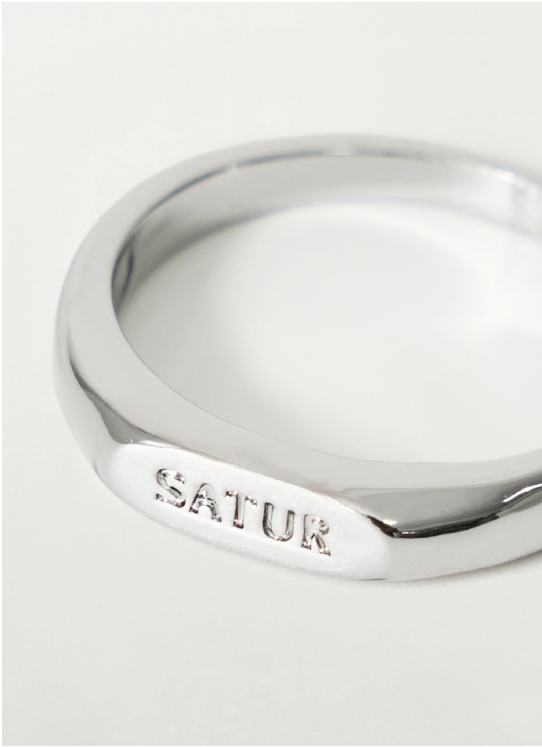 (U) Logo Oval Face Ring